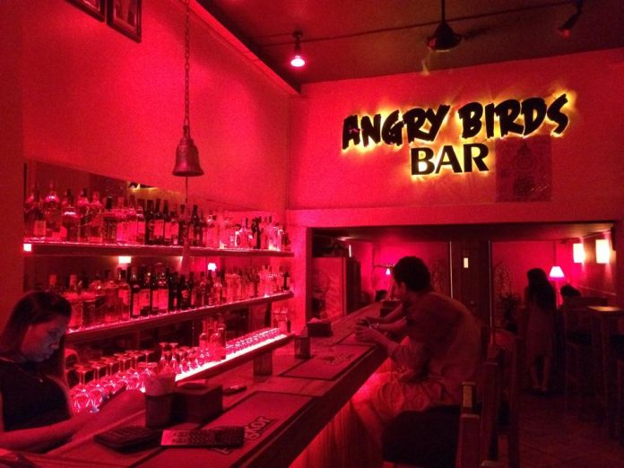 A GUIDE TO PHNOM PENH’S HOSTESS BARS - Chrome Crumpet